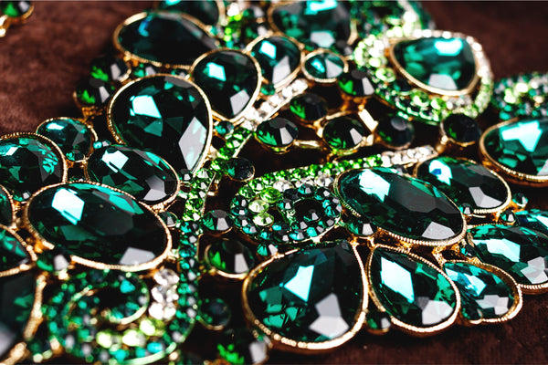 Necklace Turn Neck Green – LynnMinimalist